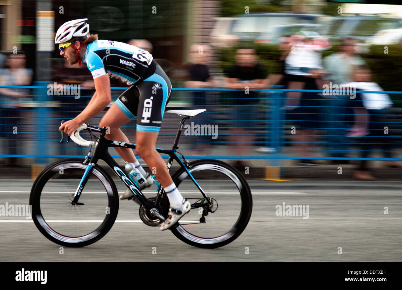 Human competitive hi-res stock photography and images - Alamy