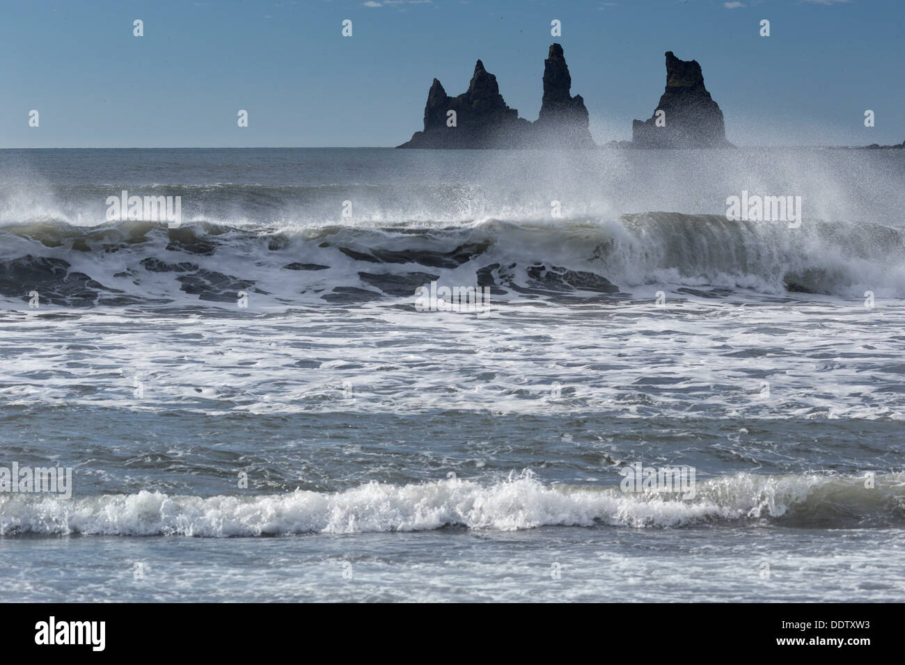 Icelandic sea stacks hi-res stock photography and images - Alamy