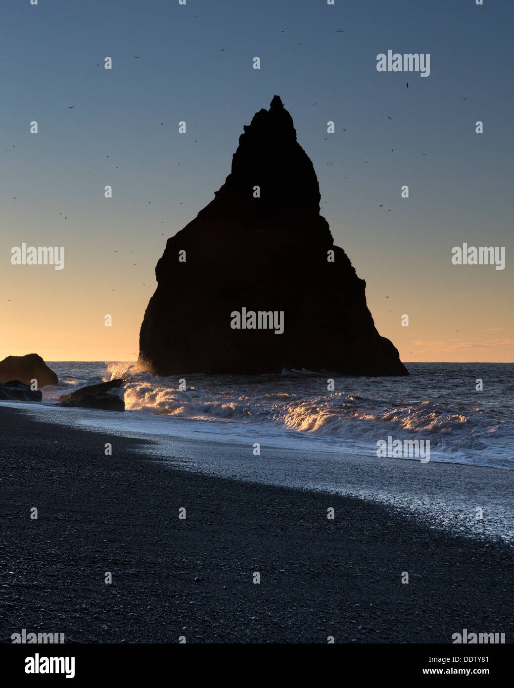 Sea stacks iceland hi-res stock photography and images - Alamy