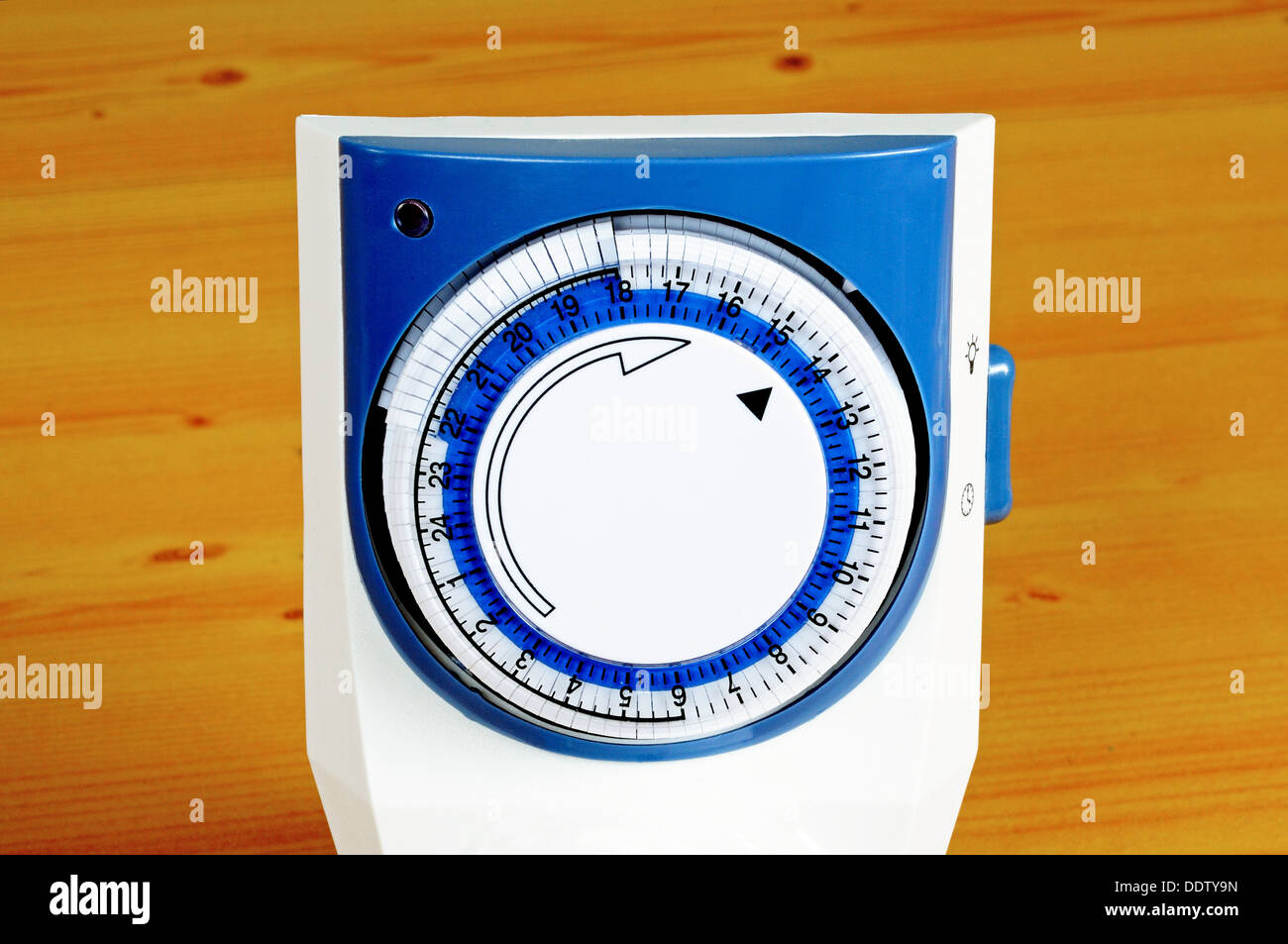 Electrical dial timer hi-res stock photography and images - Alamy