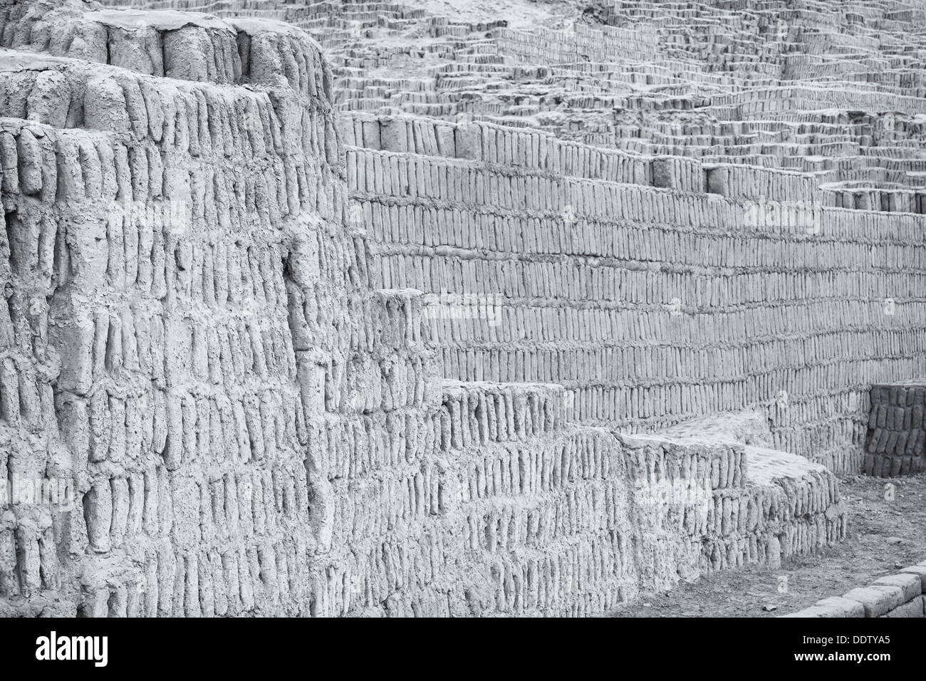 Adobe white walls hi-res stock photography and images - Alamy