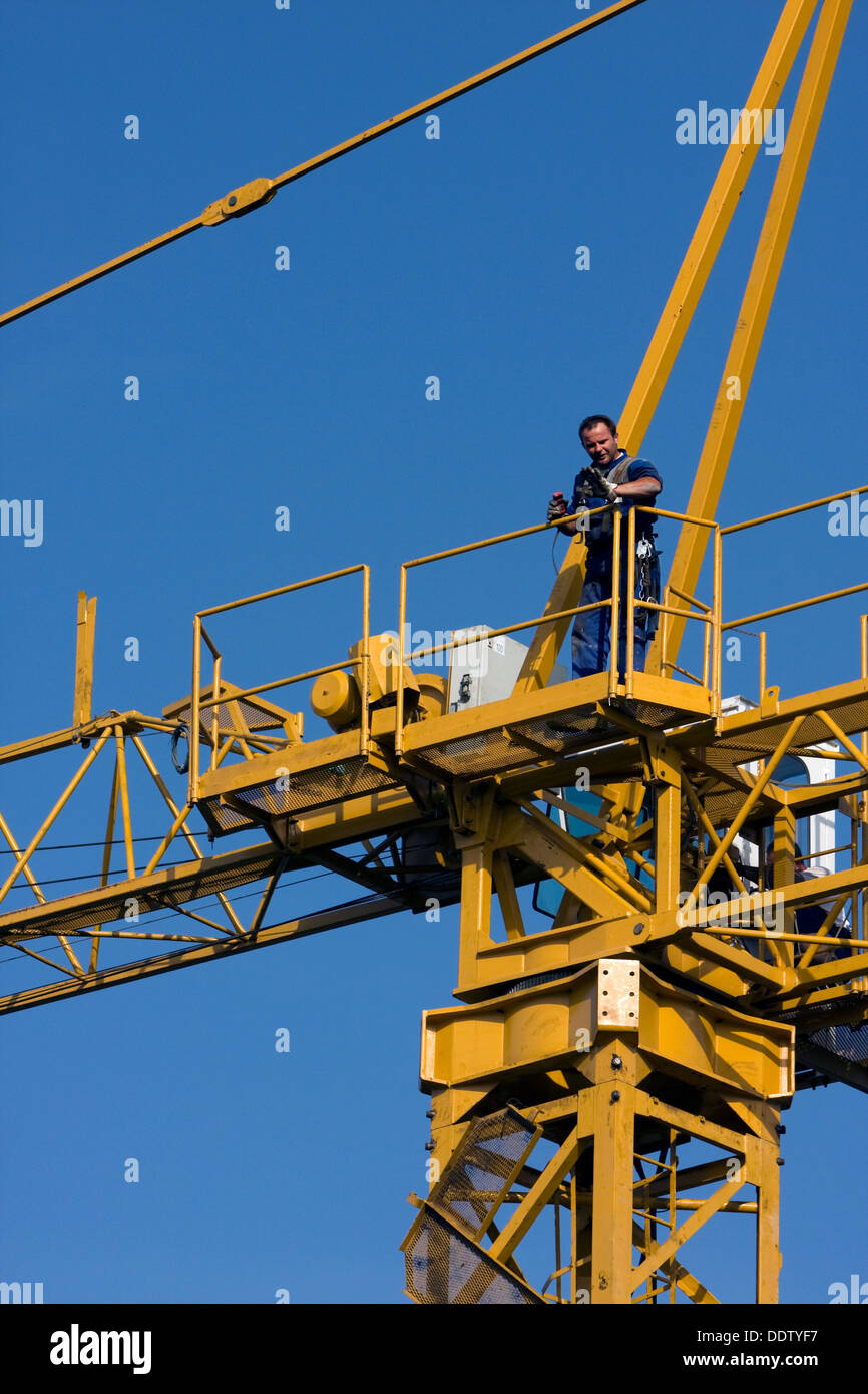 Crane on platform hi-res stock photography and images - Alamy
