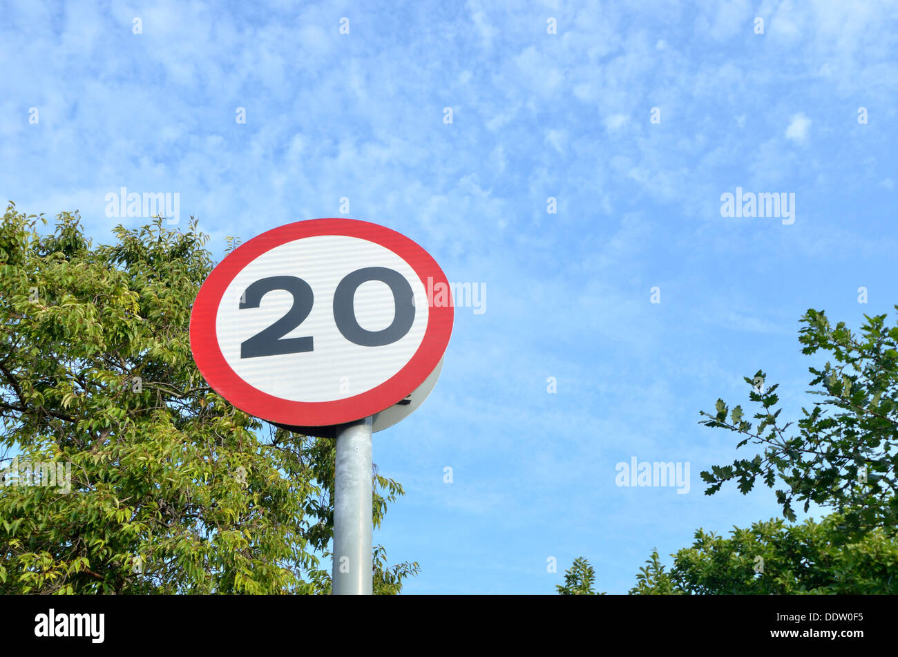 20 mph zone sign England Uk Stock Photo - Alamy