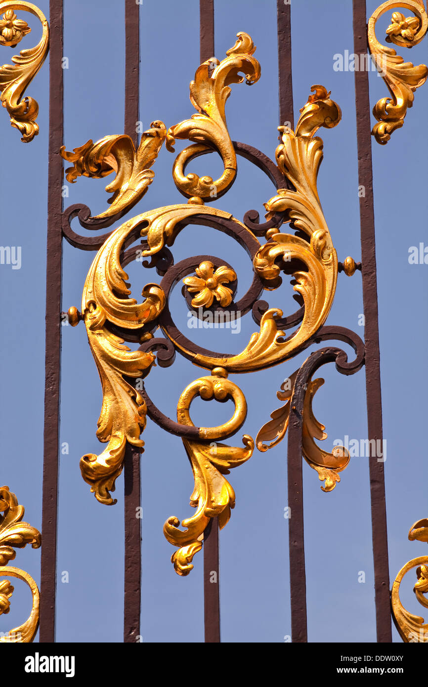 Gold gilding building hi-res stock photography and images - Alamy