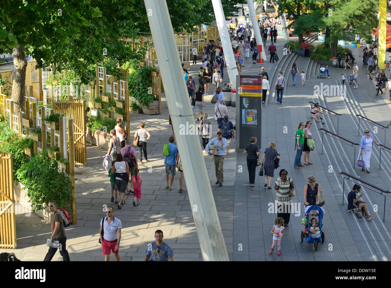 Bank busy hi-res stock photography and images - Alamy