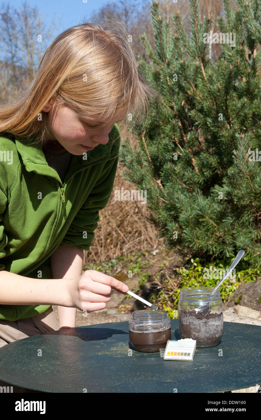 Soil sample hi-res stock photography and images - Alamy