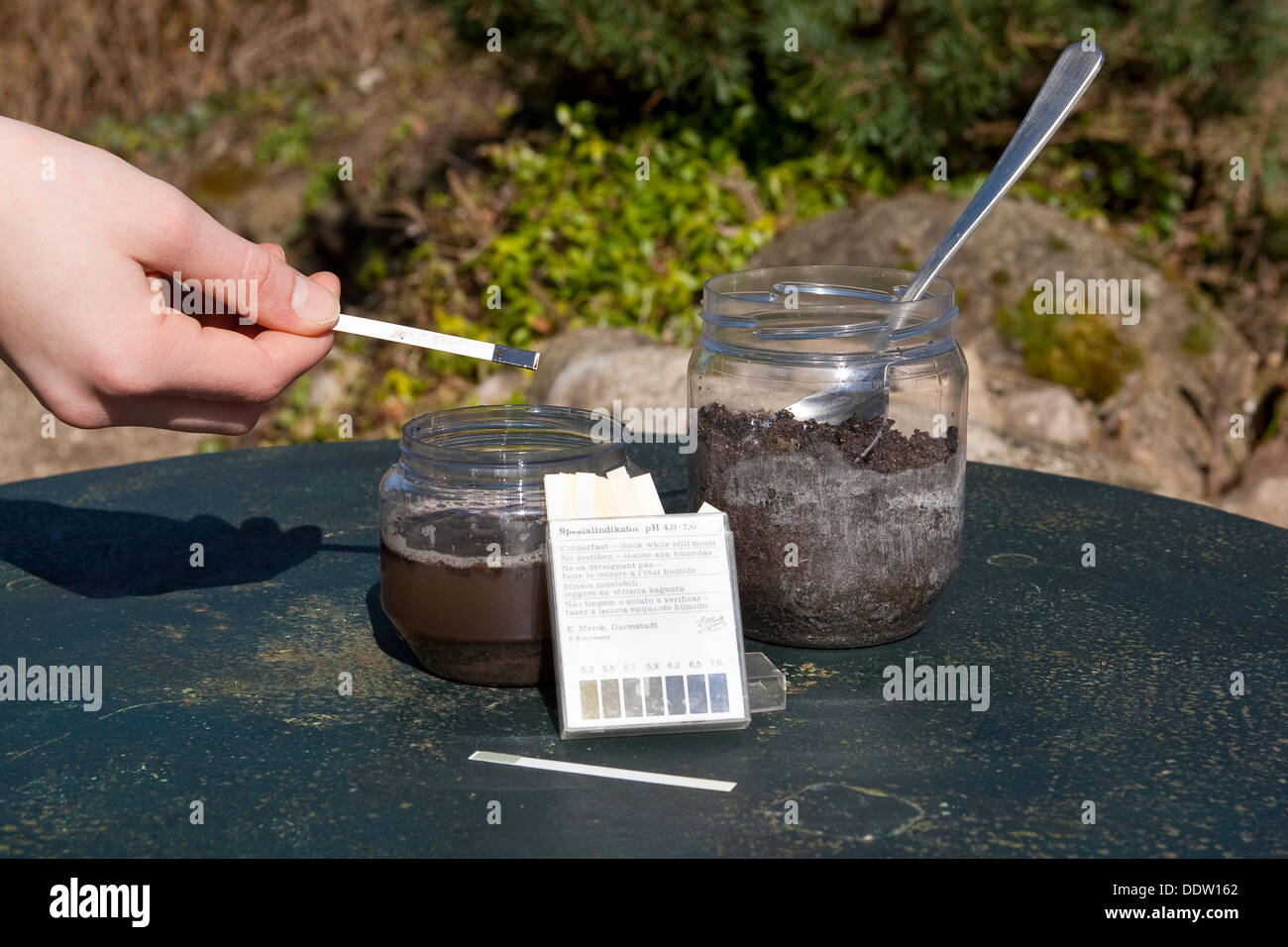 Soil sample hi-res stock photography and images - Alamy