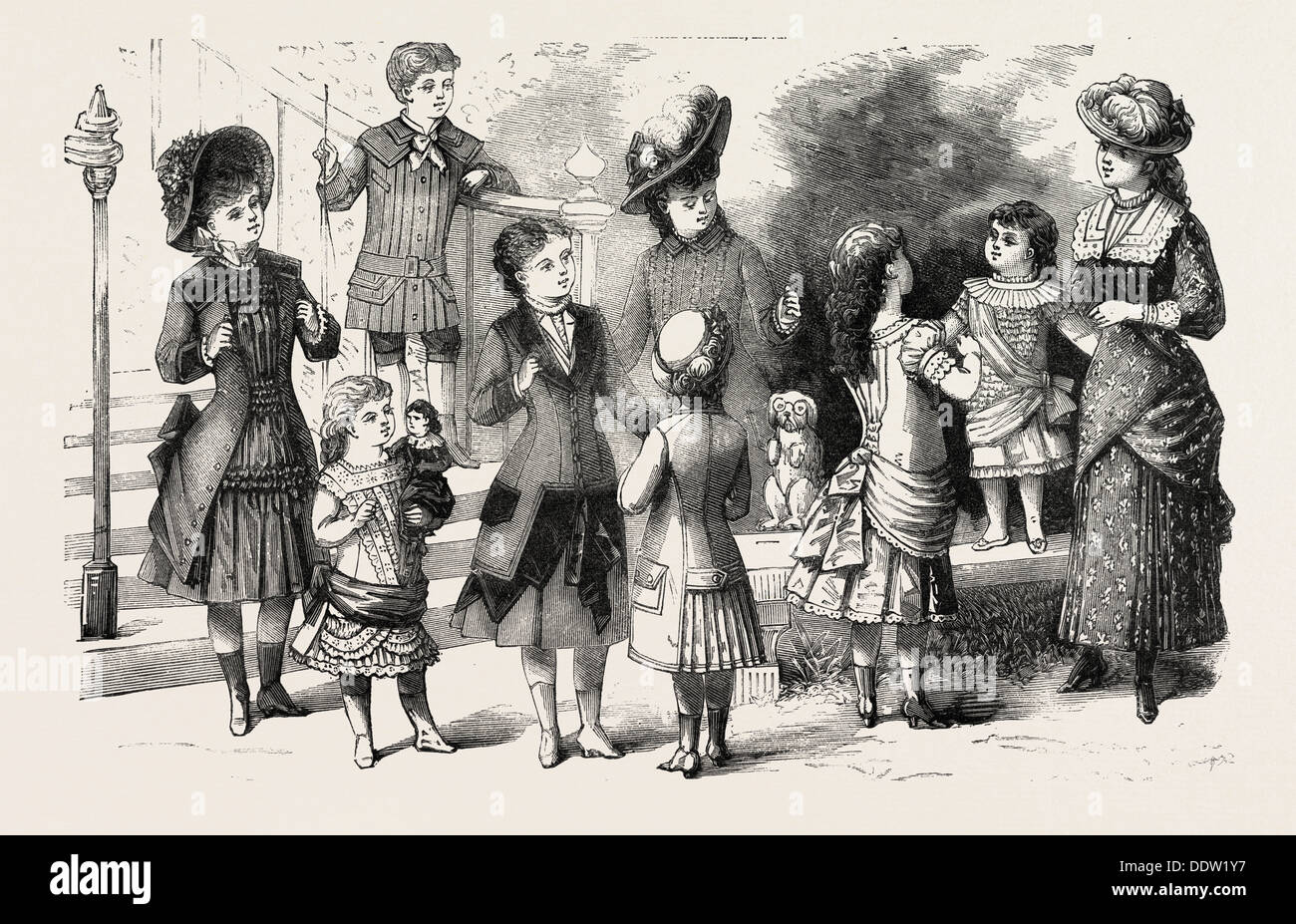 Fashion history costumes hi-res stock photography and images - Alamy