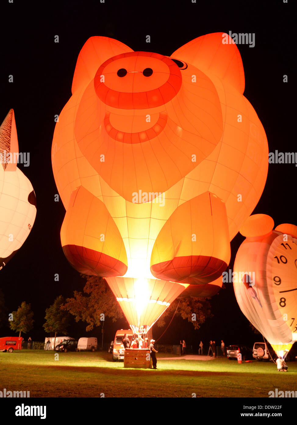 Rust, Germany. 06th Sep, 2013. A hot air balloon glows during the night ...