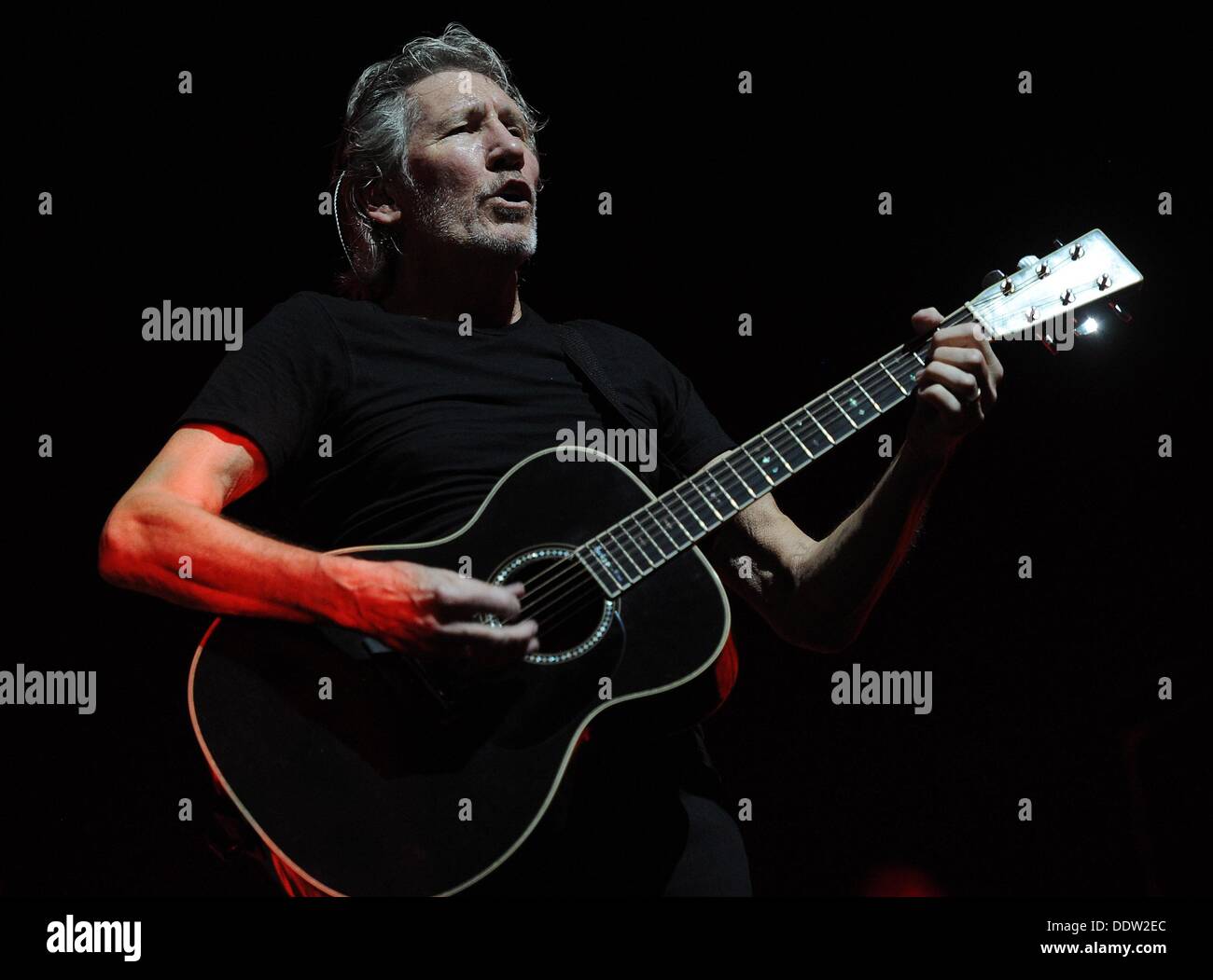 Roger waters wall live 2013 hi-res stock photography and images - Alamy