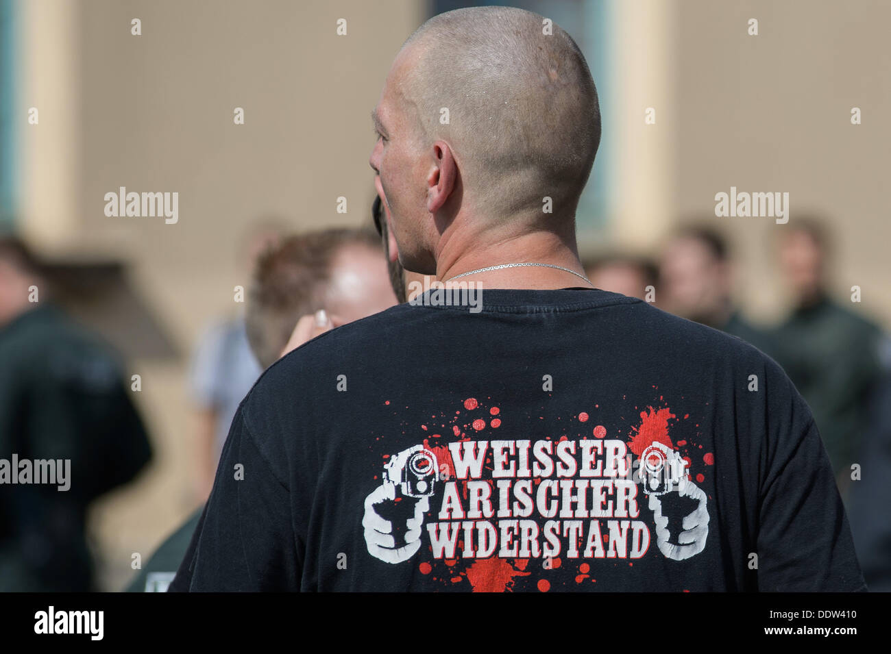 Weimar, Germany. 07th Sep, 2013. A man wears a shirt with the writing ...