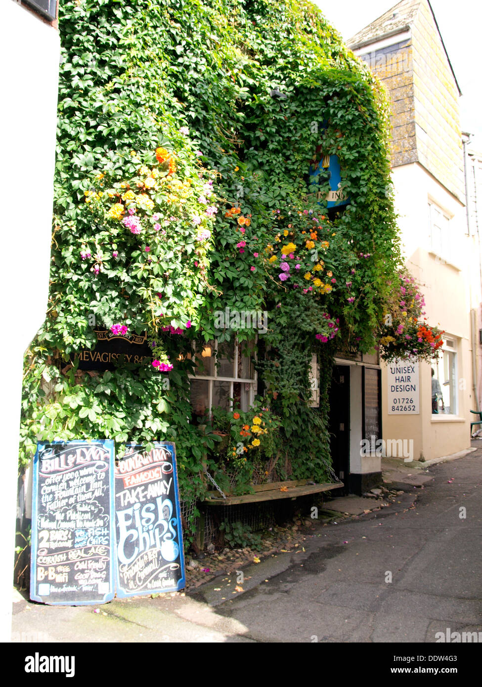 Mevagissey cornwall pub hi-res stock photography and images - Alamy