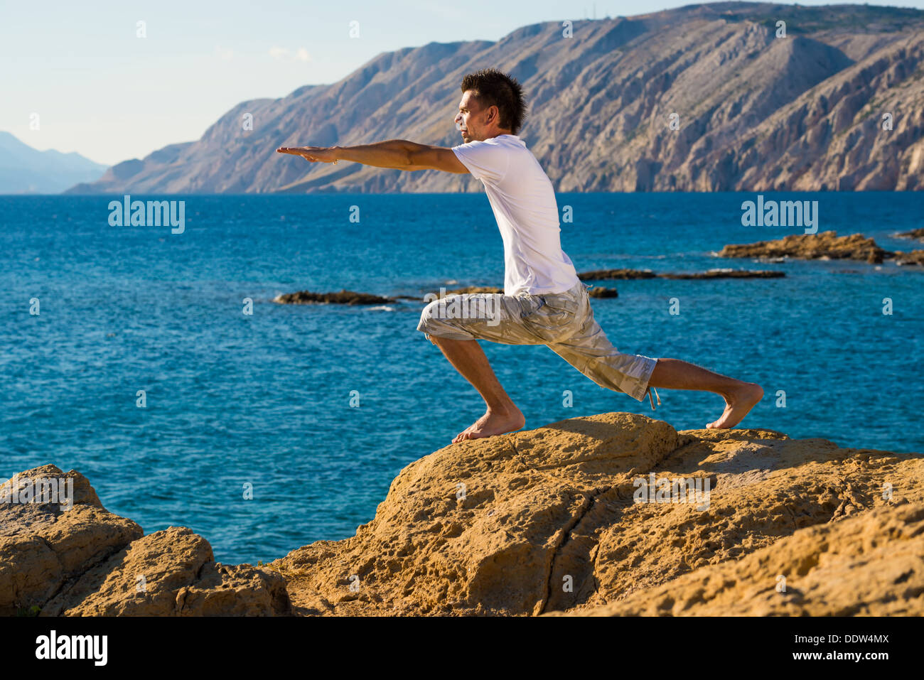 Yoga sea hi-res stock photography and images - Alamy