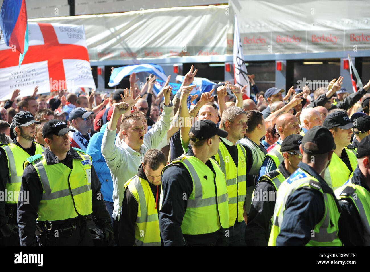 Tower Bridge, London, UK. 7th September2013. The EDL start their march ...