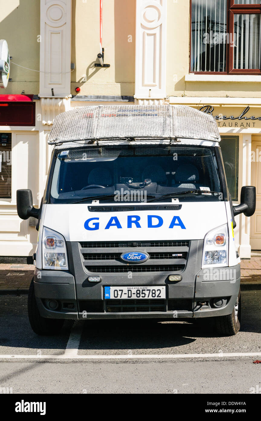 Irish police van hi-res stock photography and images - Alamy