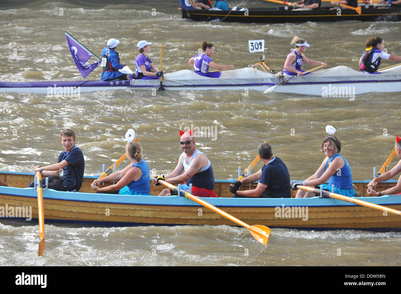 Tower Bridge, London, UK. 7th September 2013. Rowers approach Tower ...