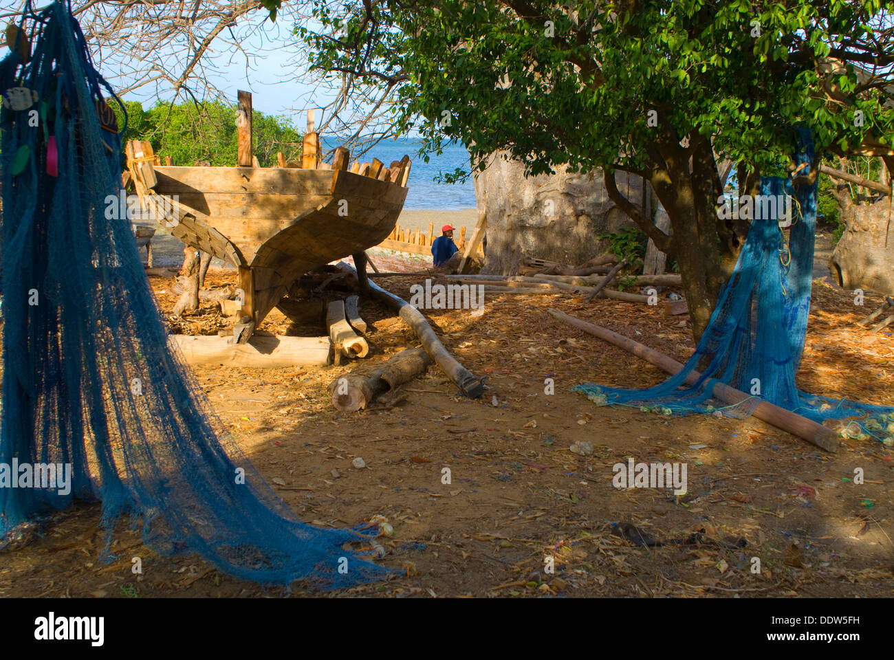 Dhow construction hi-res stock photography and images - Alamy