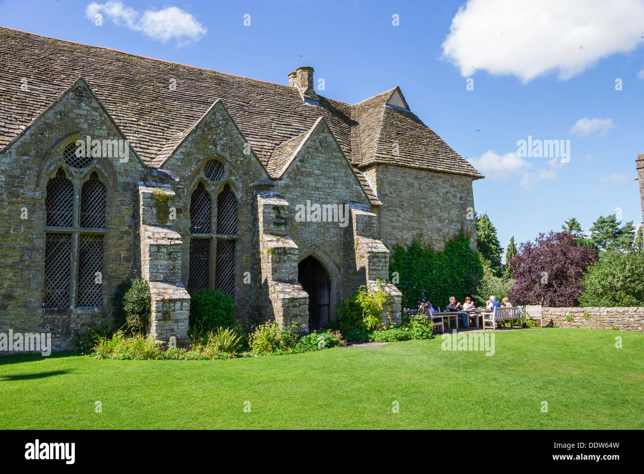 Medieval manor house hi-res stock photography and images - Alamy
