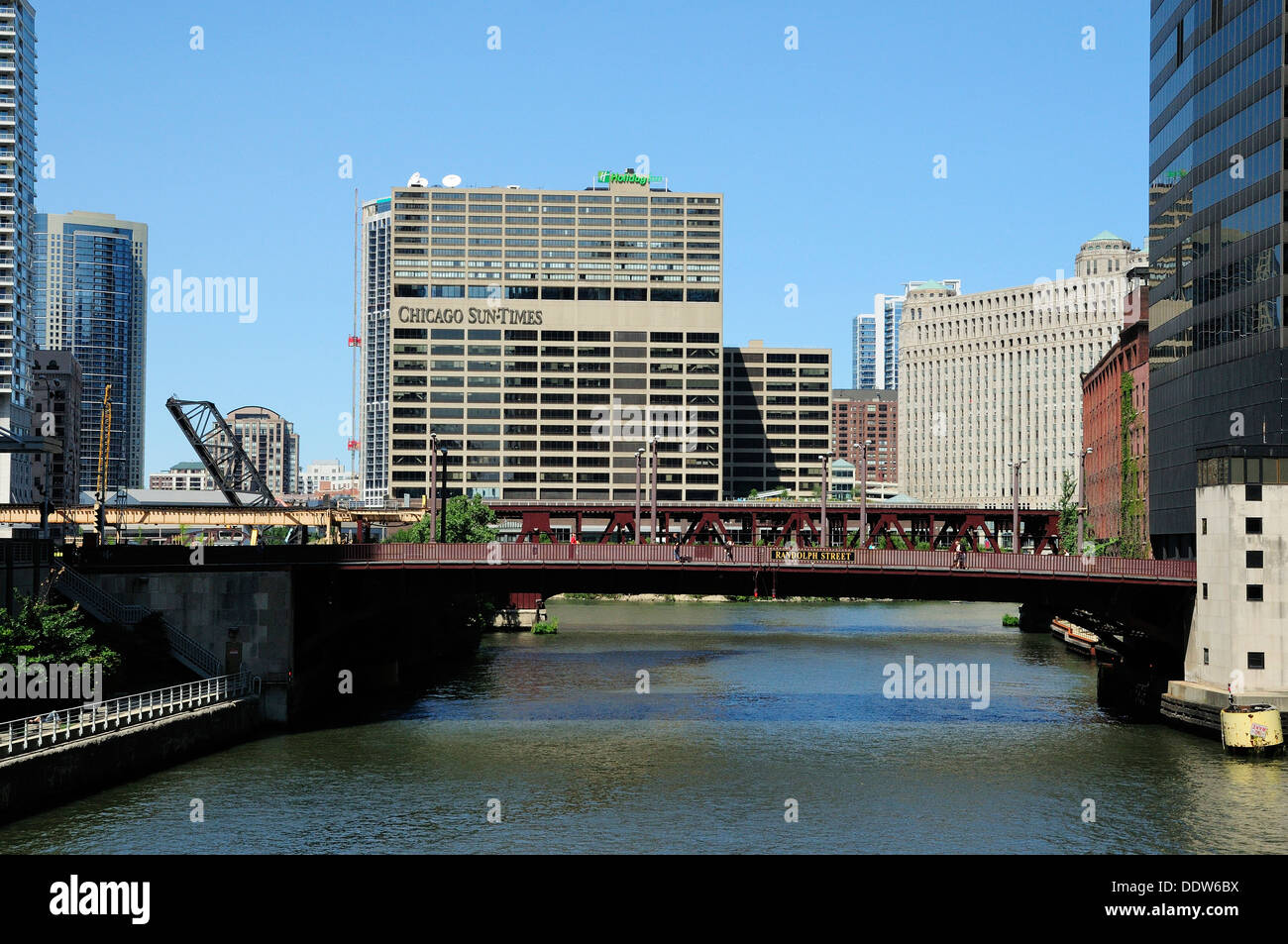 View North of Chicago Sun Times building where the Chicago River ...