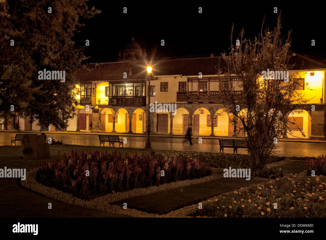 Spanish style plaza and arcade hi-res stock photography and images - Alamy