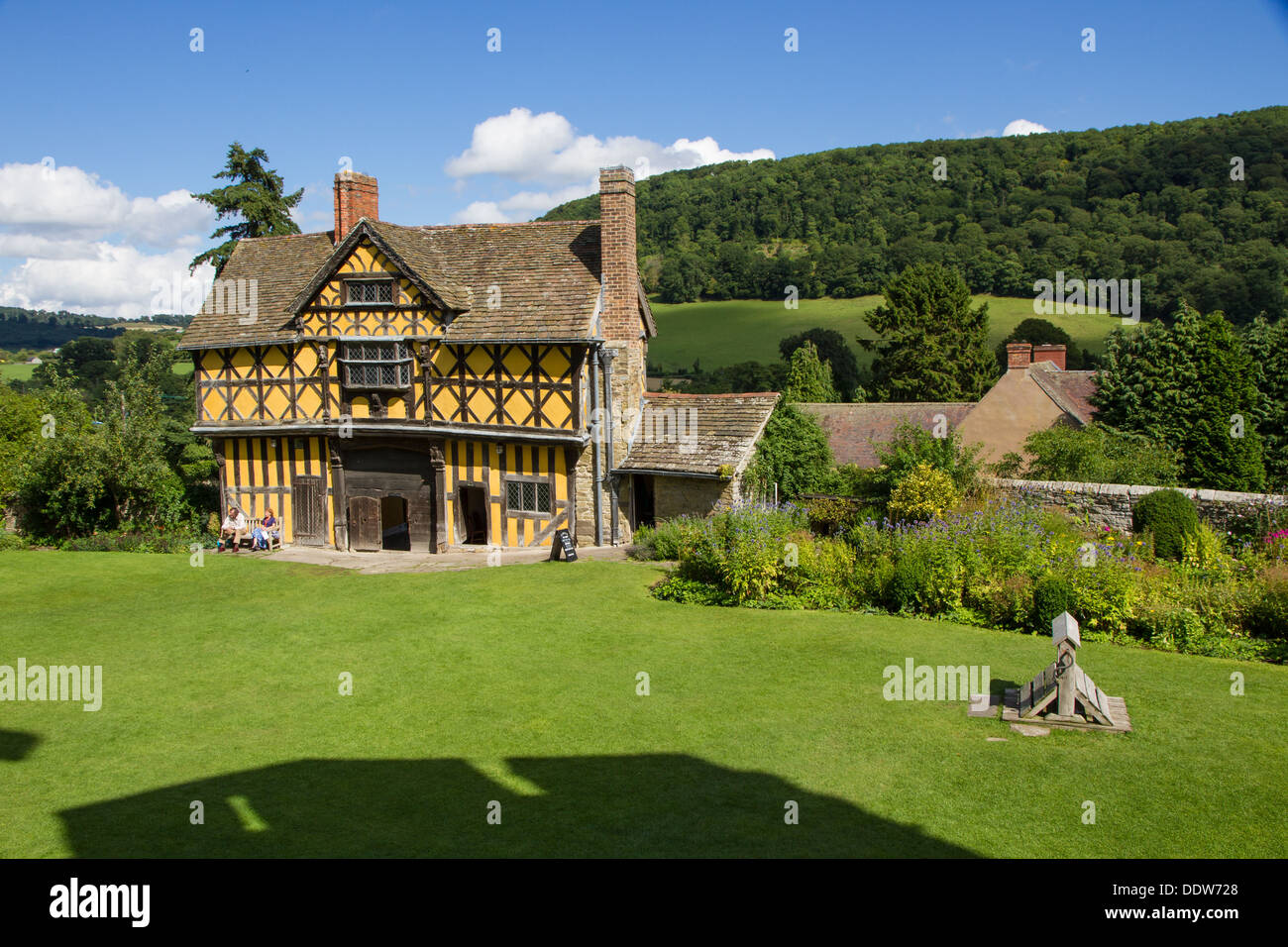 Medieval timber framed house medieval hi-res stock photography and ...