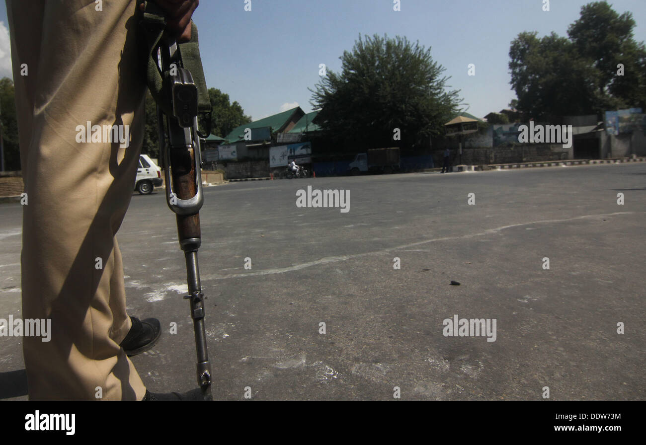 Sept. 7, 2013 - A indian solder stand guard during strick in srinagar ...