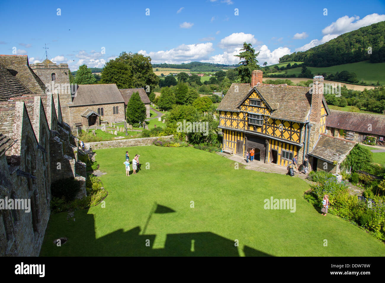 Manor house view hi-res stock photography and images - Alamy