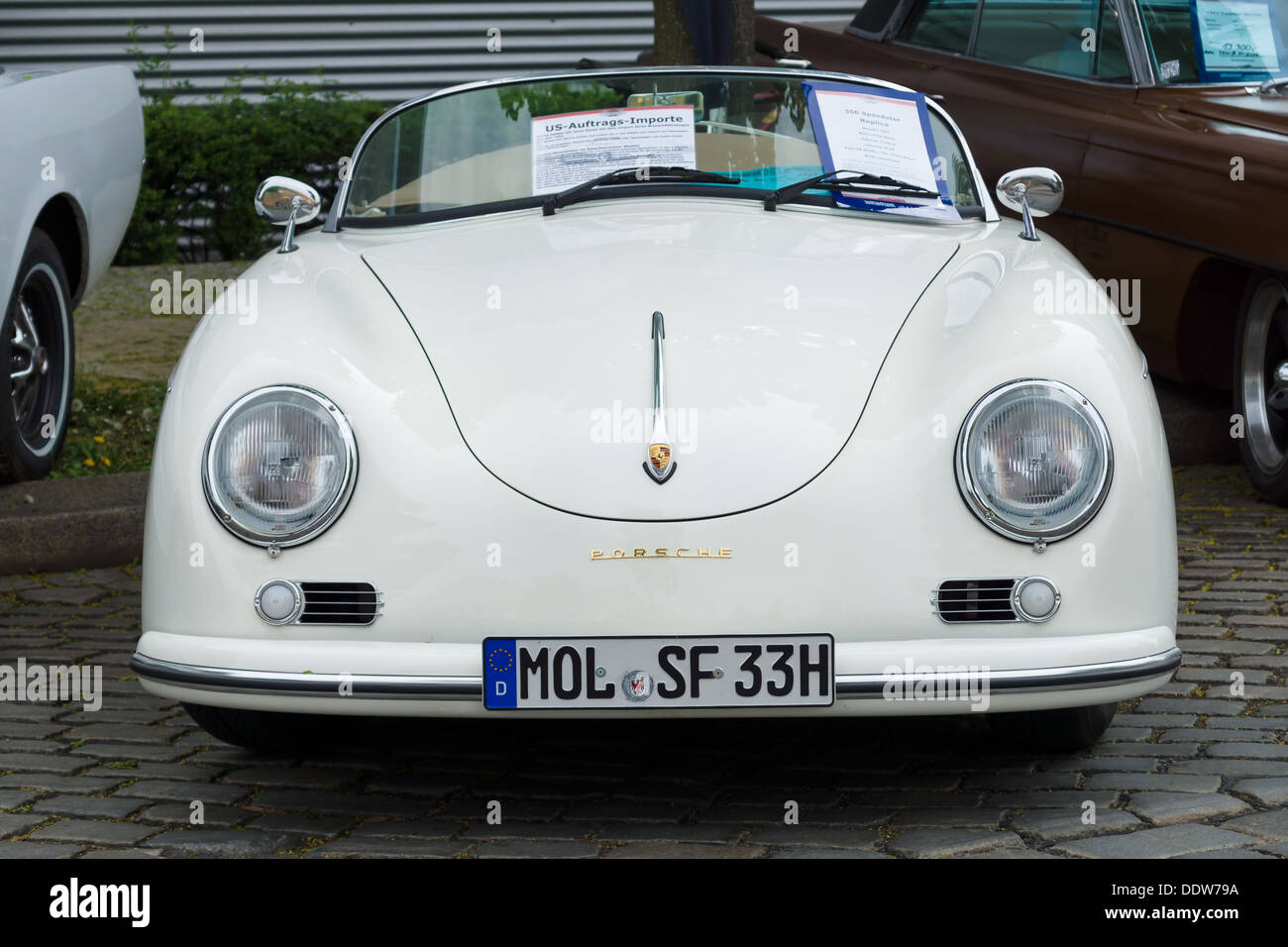 White speedster hi-res stock photography and images - Alamy