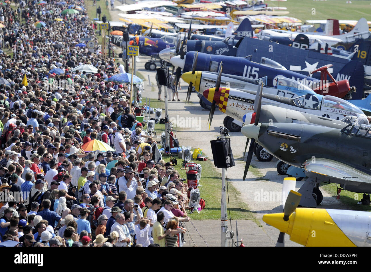 Visitors of the Oldtimer aviator meeting Hahnweide 2013 (Oldtimer ...