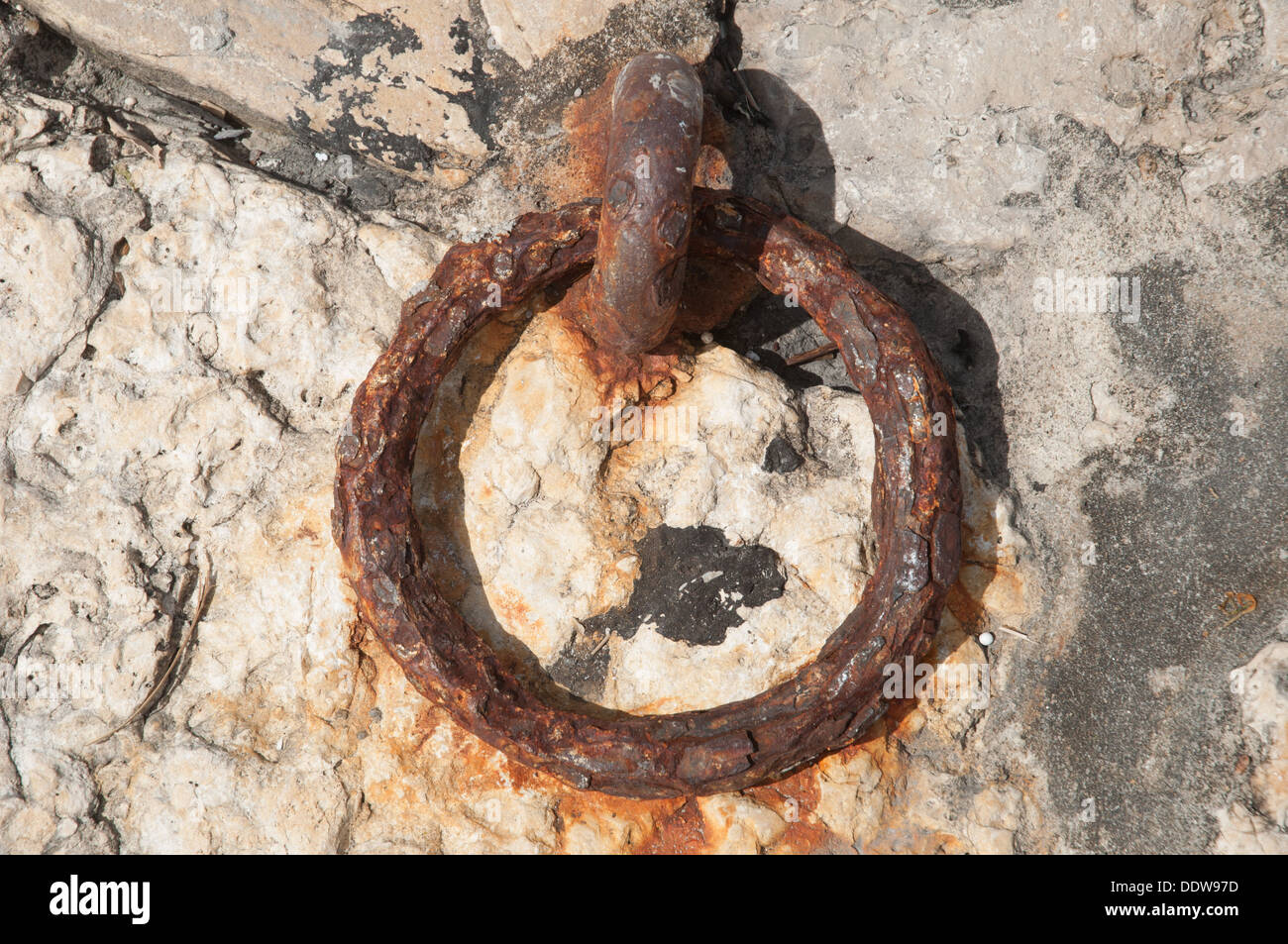 Link ring hi-res stock photography and images - Alamy
