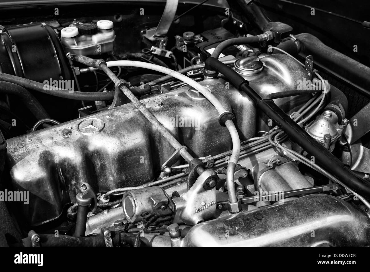 The engine of retro car Mercedes-Benz W113 280SL Stock Photo - Alamy
