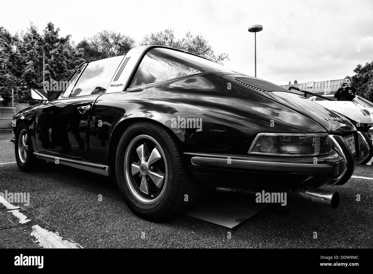 Back white porsche 911 hi-res stock photography and images - Alamy