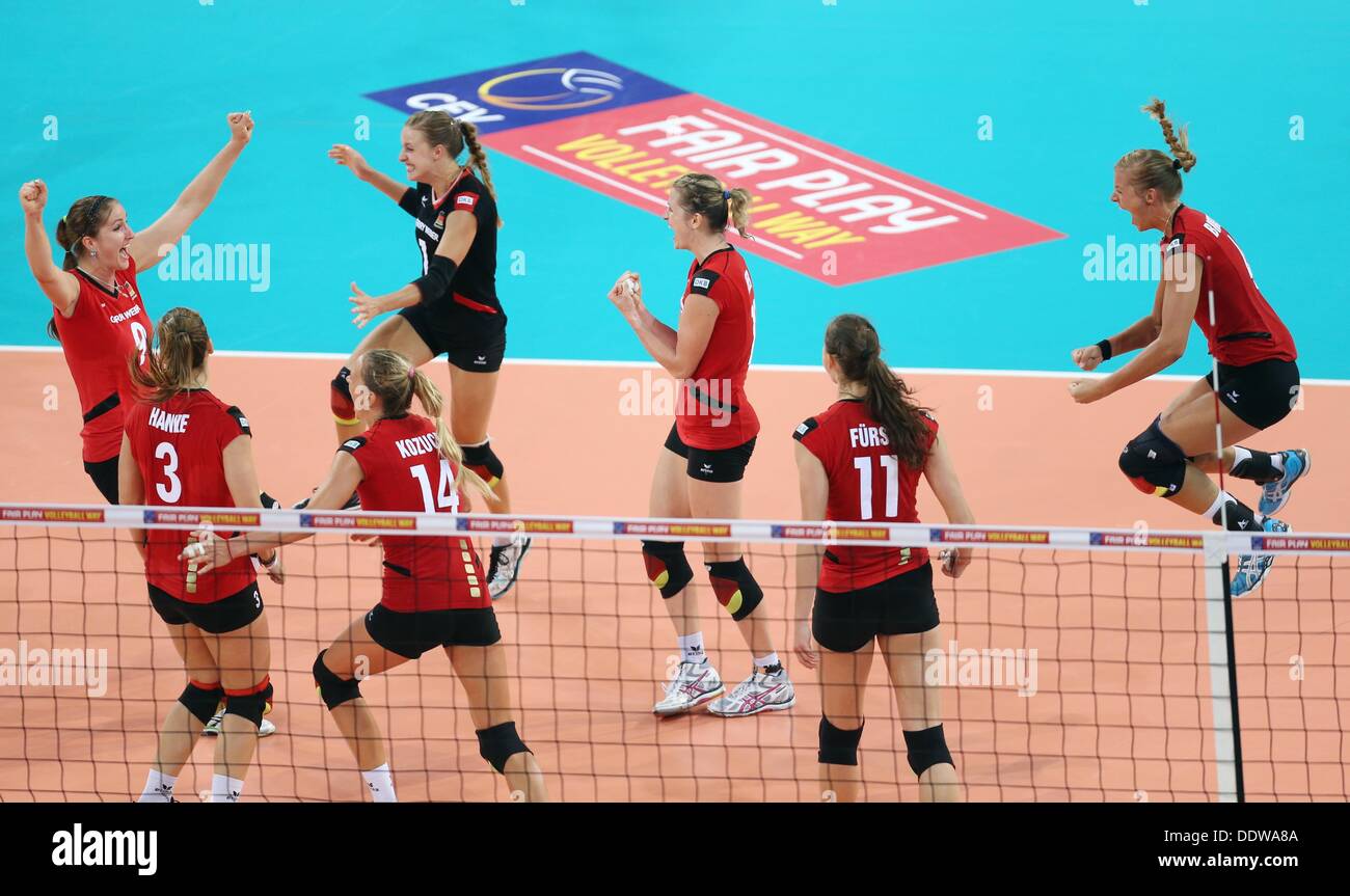The team of Germany celebrates after winning their women's CEV ...