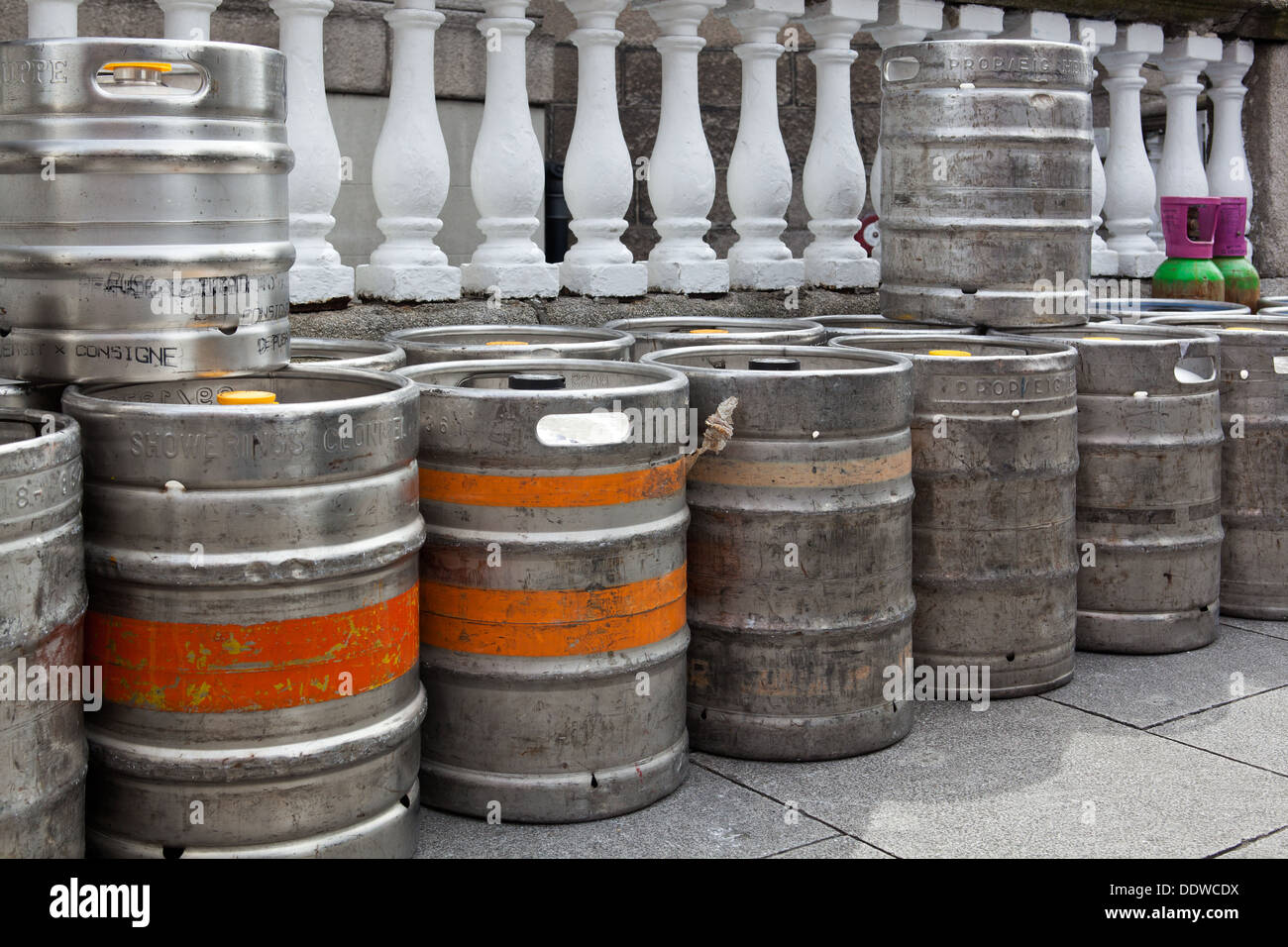 Empty beer kegs hi-res stock photography and images - Alamy