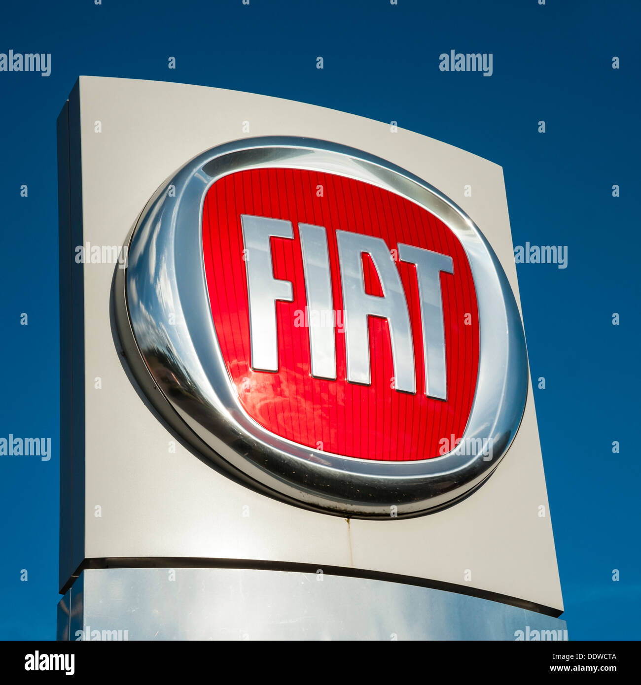 Fiat logo hi-res stock photography and images - Alamy