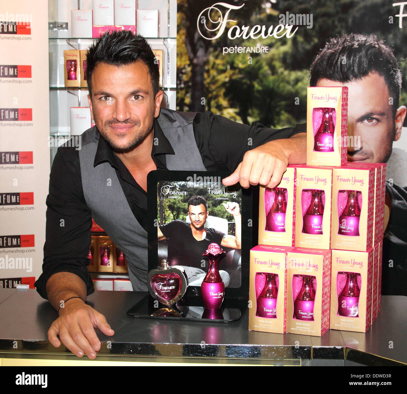 Peter andres fragrance launch signing at hi-res stock photography and ...