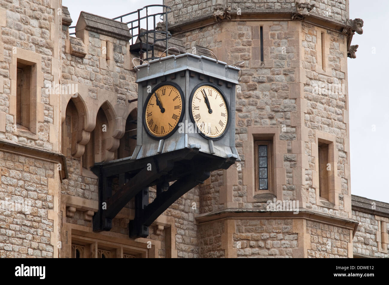 London clock hi-res stock photography and images - Alamy
