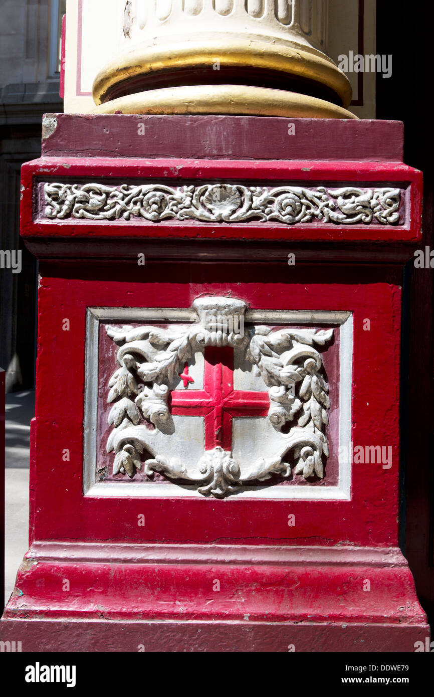 City of london crest hi-res stock photography and images - Alamy