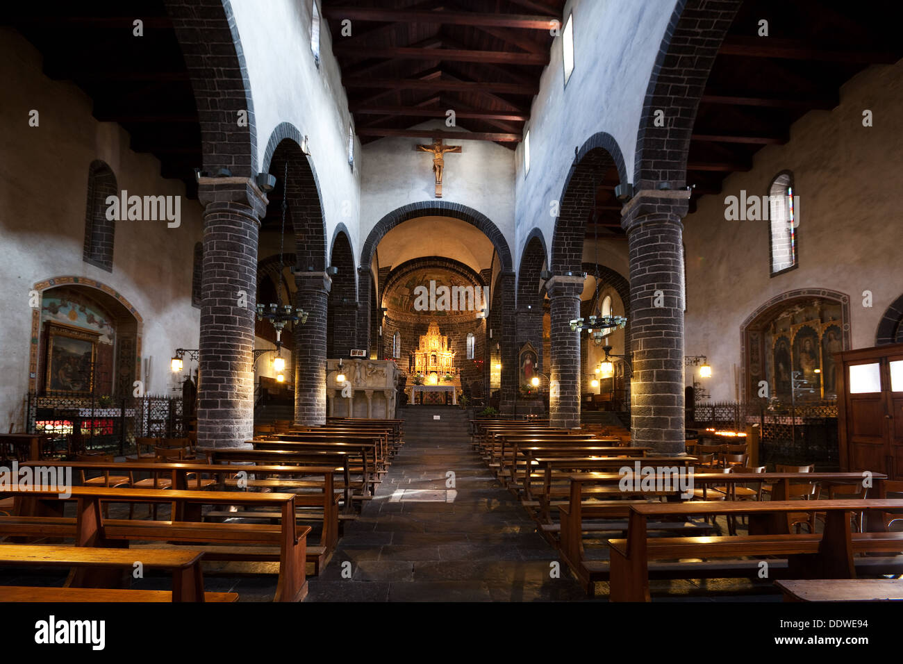 Romanesque ceiling hi-res stock photography and images - Alamy