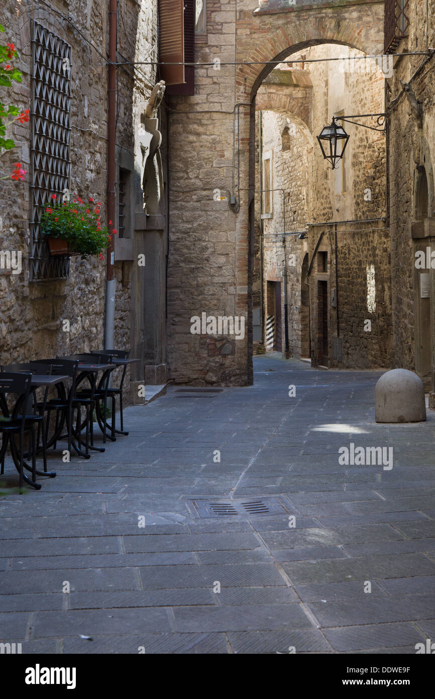 Medieval stone buildings hi-res stock photography and images - Alamy