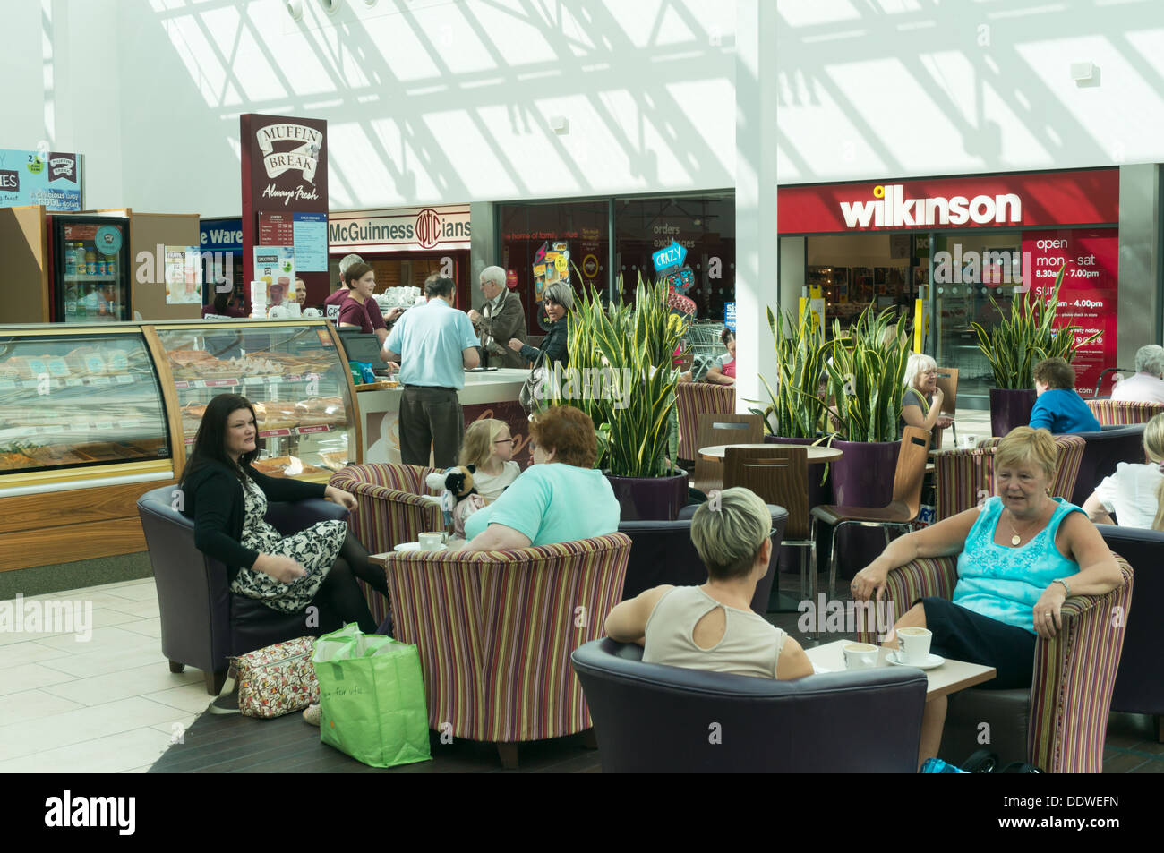 Galleries shopping centre washington hi-res stock photography and ...