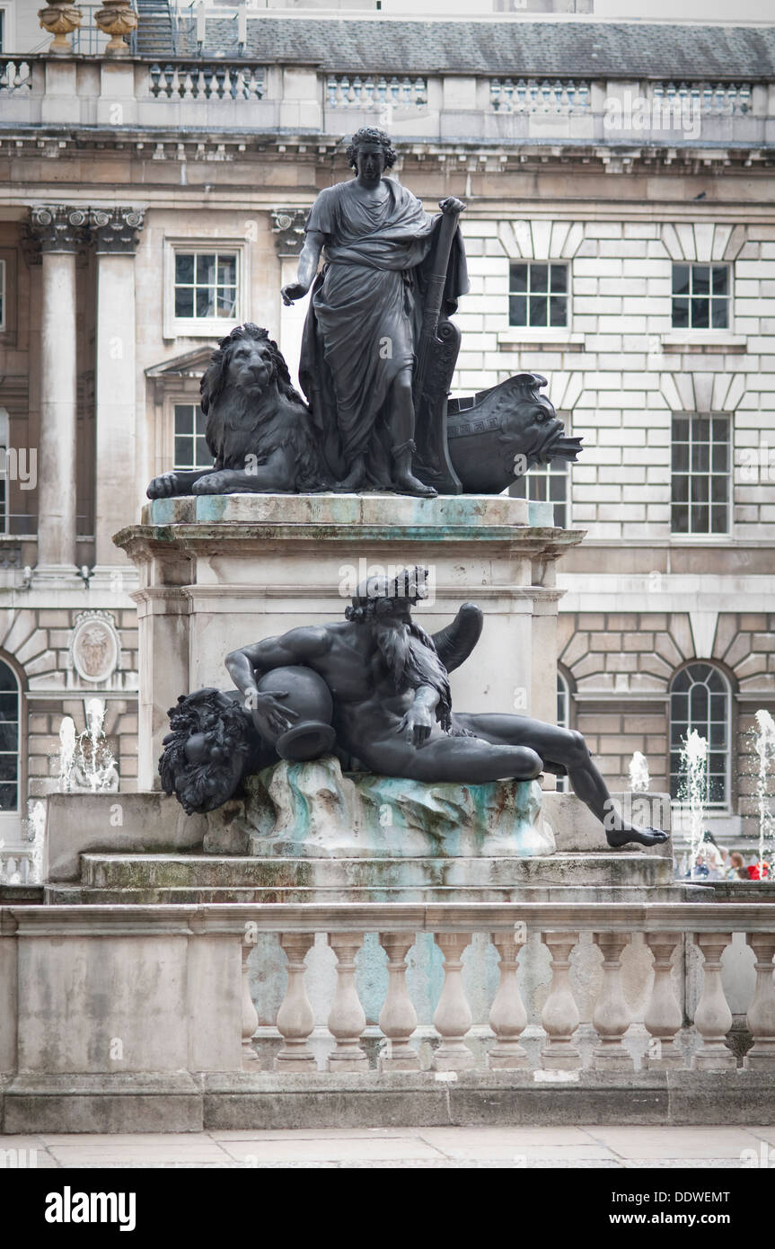 Courtyard statue hi-res stock photography and images - Alamy