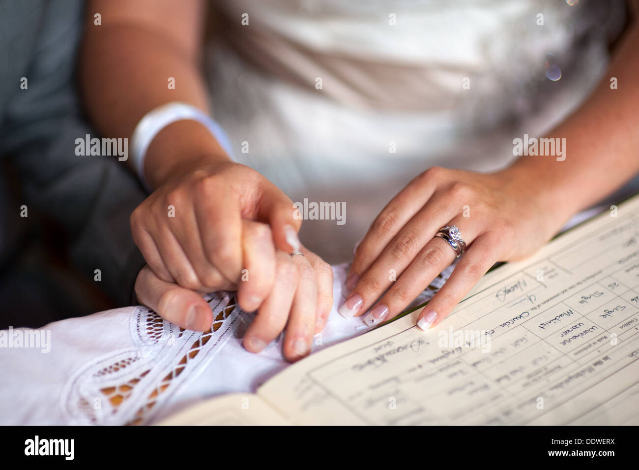 Signing hands hi-res stock photography and images - Alamy