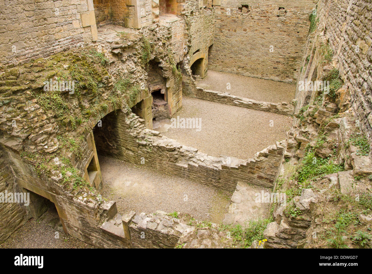Castle ruins interior hi-res stock photography and images - Alamy