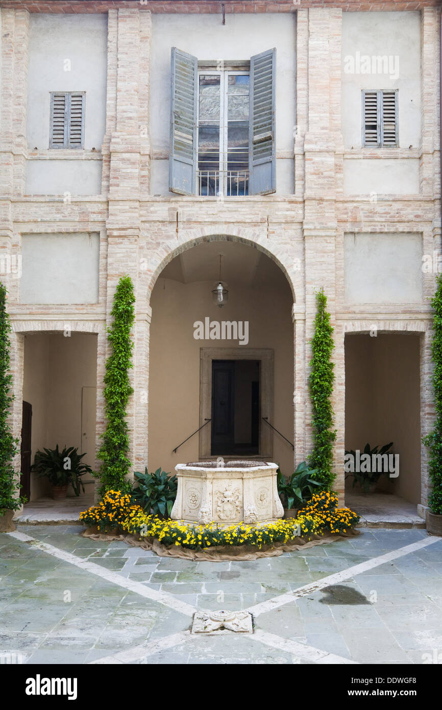 Italian renaissance entrance hi-res stock photography and images - Alamy