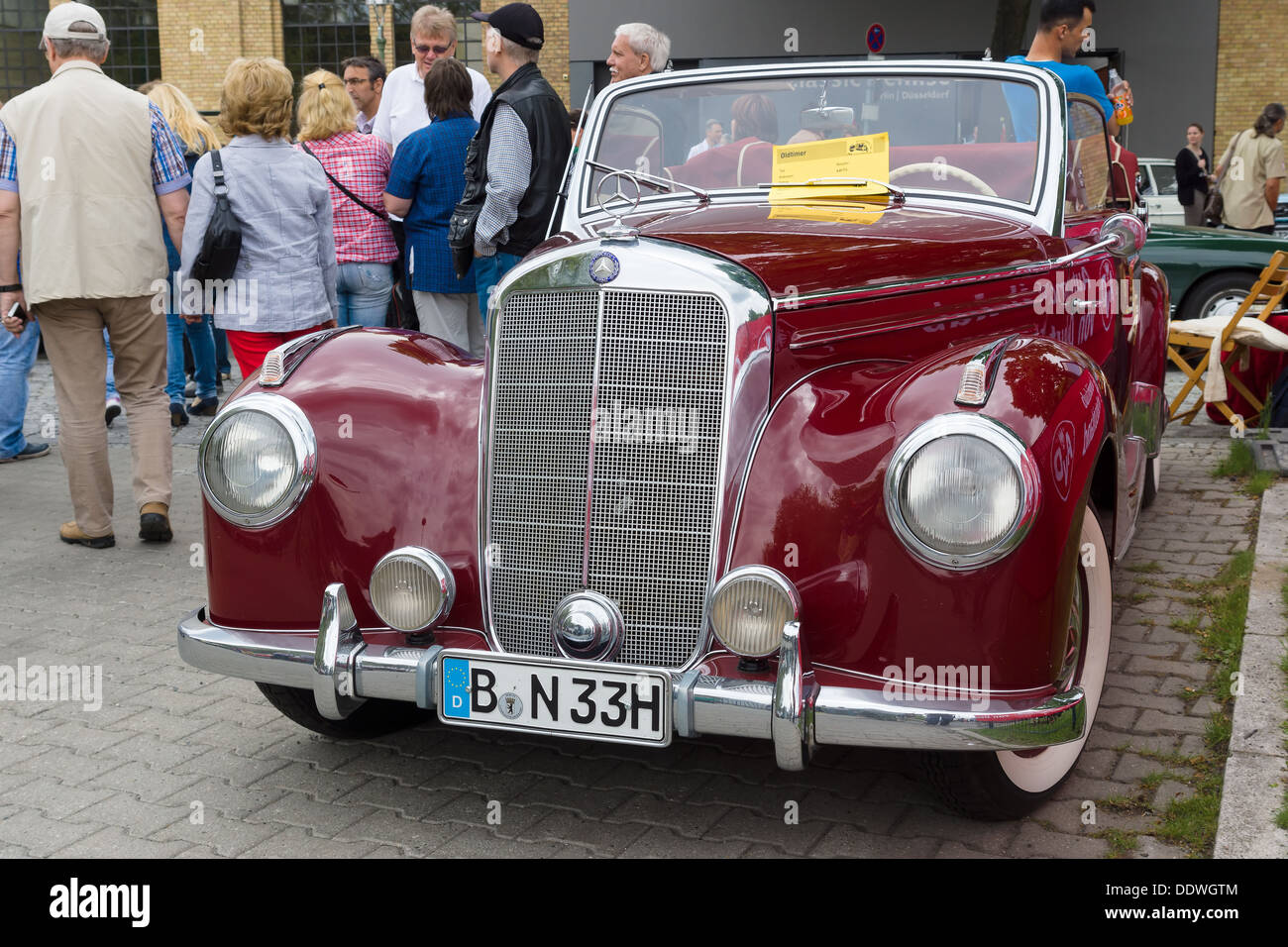 Mercedes benz 220 hi-res stock photography and images - Alamy