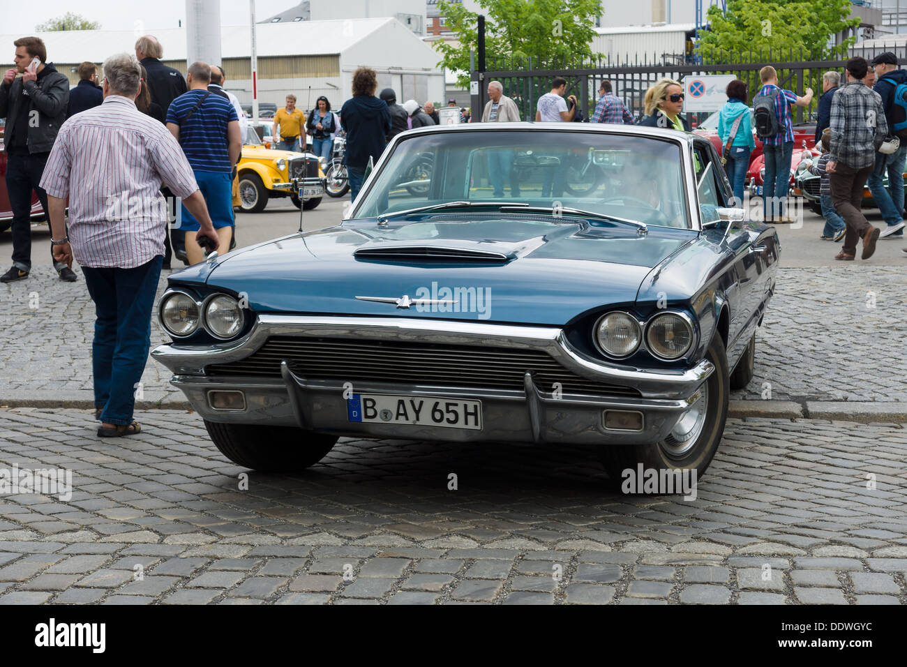 Third generation ford thunderbird hi-res stock photography and images ...