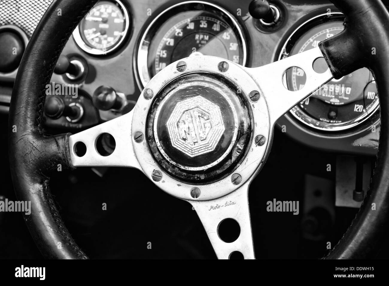 Mga dashboard hi-res stock photography and images - Alamy