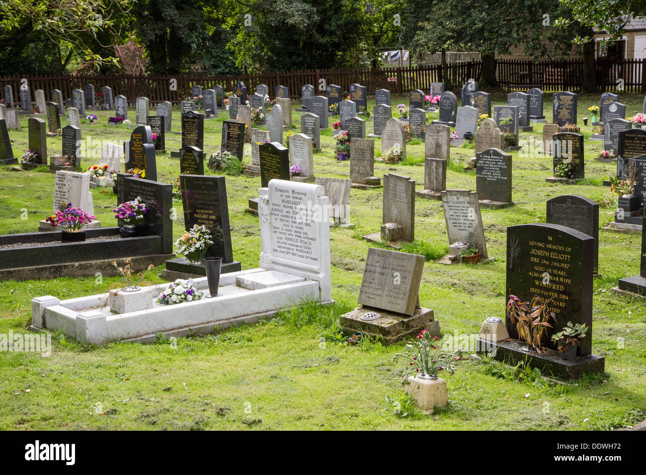 Graves gravestones headstones hi-res stock photography and images - Alamy