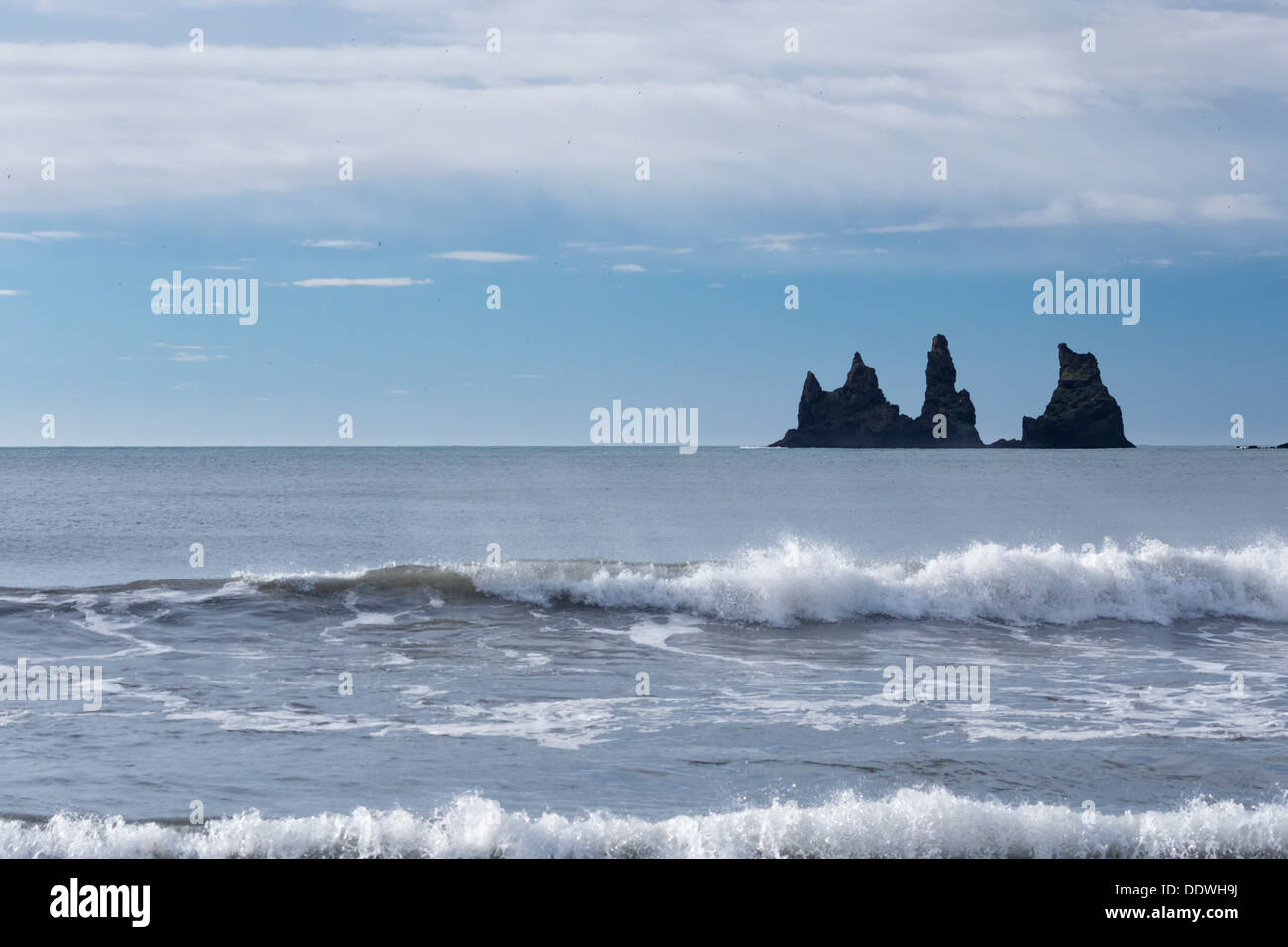 Reynisdrangar seastacks hi-res stock photography and images - Alamy